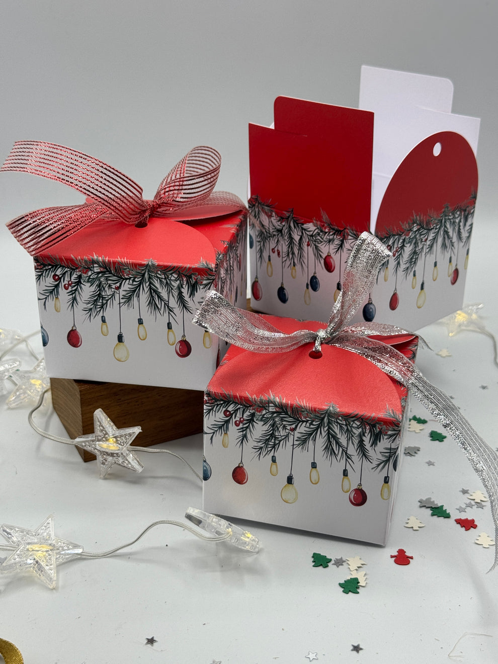 BAUBLE GARLAND small gift boxes | Tie top + Silver Ribbon | Size: 8 x 8 ...